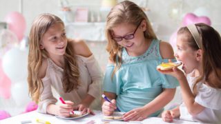 Kids Can Color their Cookies with This Mess-Free Kit | The Toy Insider