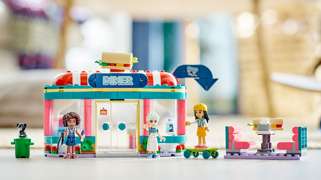 LEGO FRIENDS HEARTLAKE DOWNTOWN DINER | The Toy Insider