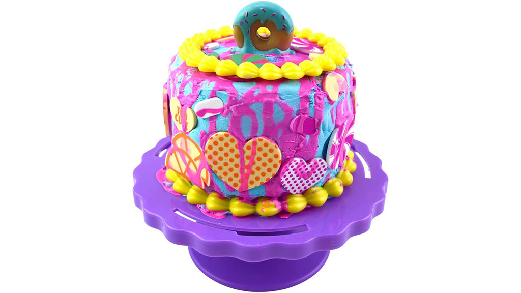 CRAFTY CAKES | The Toy Insider