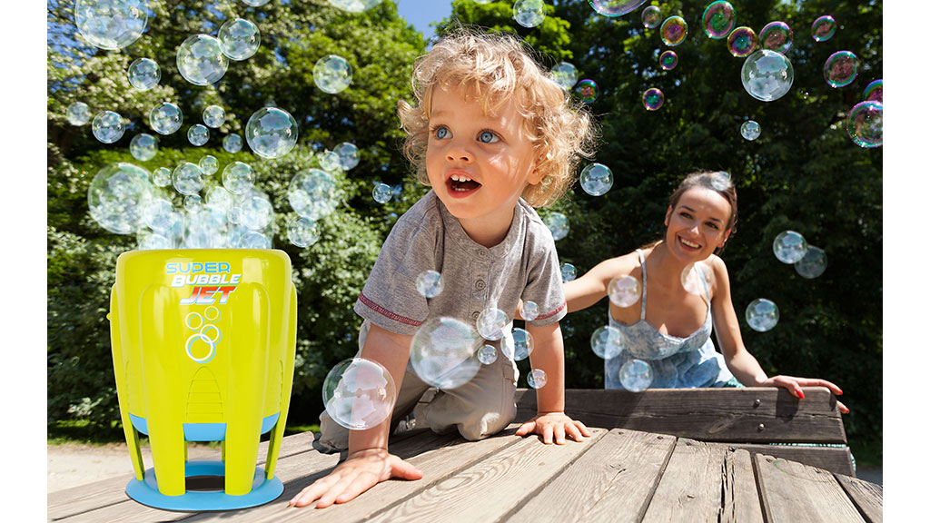 MAXX BUBBLES SUPER BUBBLE JET | The Toy Insider