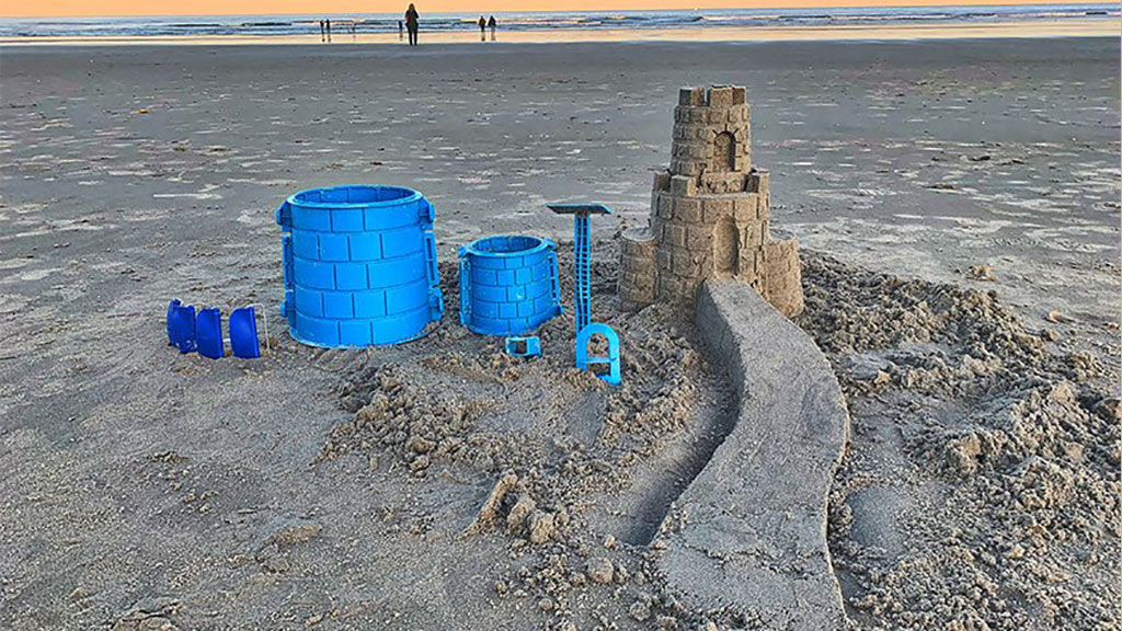 CREATE A CASTLE DELUXE TOWER KIT | The Toy Insider