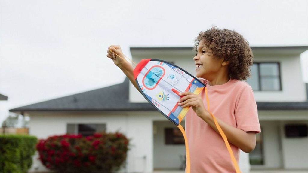 High-Flying Thumb Kites Will Have Kids Soaring Through Summer | The Toy ...