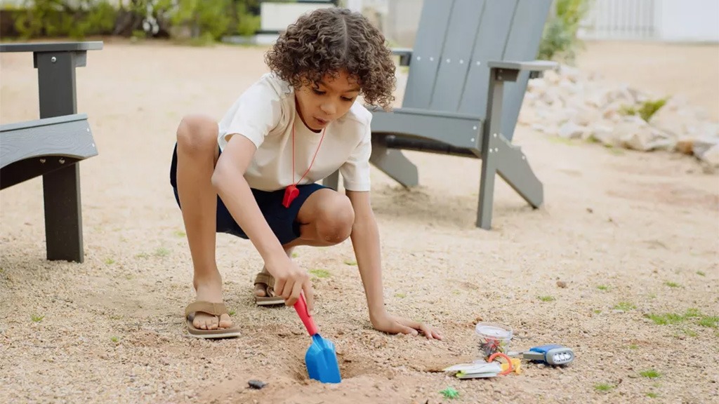 The Junior Explorer Adventure Kit Encourages Kids to Play in the Great ...