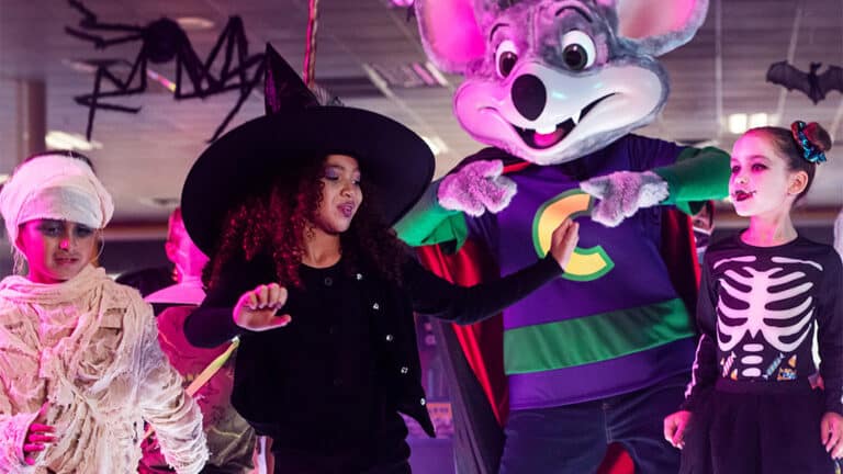 Halloween Boo-tacular Celebration at Chuck E. Cheese | The Toy Insider