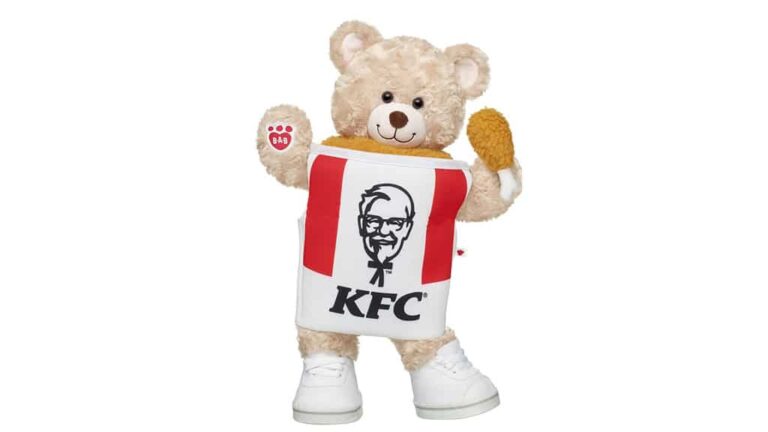 HAPPY HUGS TEDDY BEAR KFC BUCKET GIFT SET | The Toy Insider