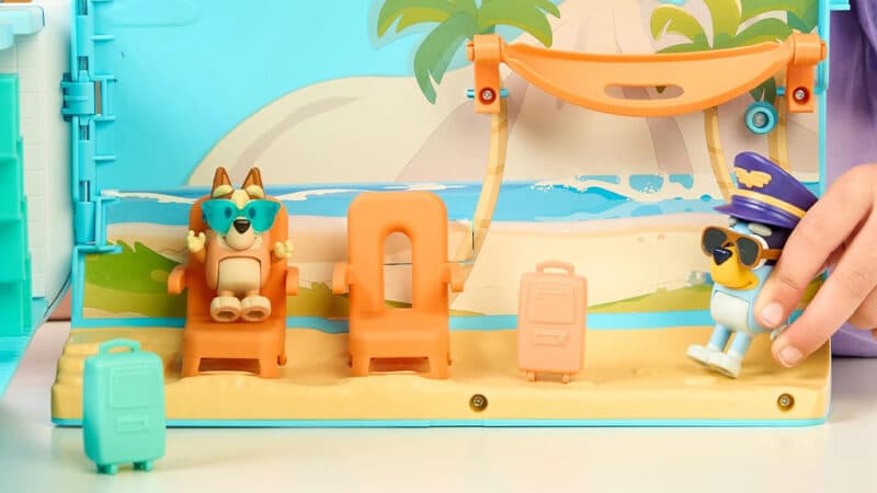 Bluey 3-in-1 Transforming Airplane Set Review | The Toy Insider