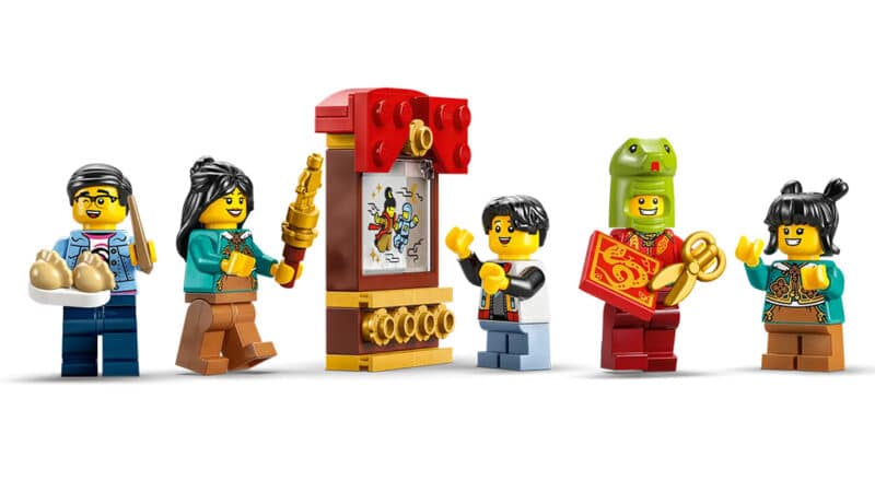 LEGO TROTTING LANTERN SET | The Toy Insider