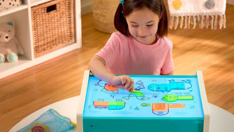 Look and Shine Light Box Playset Review | The Toy Insider