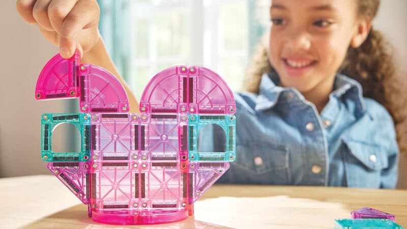 microMAGS 26-Piece Heart to Heart Travel Set Review | The Toy Insider