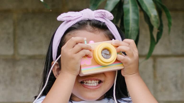ALOHAVISION WOODEN CAMERA | The Toy Insider